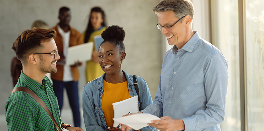 Oravendis | Devenir conseiller en insertion professionnelle : Guide 2025